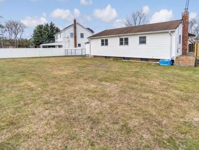 house with 3 bedroom, Commack NY ES72691937