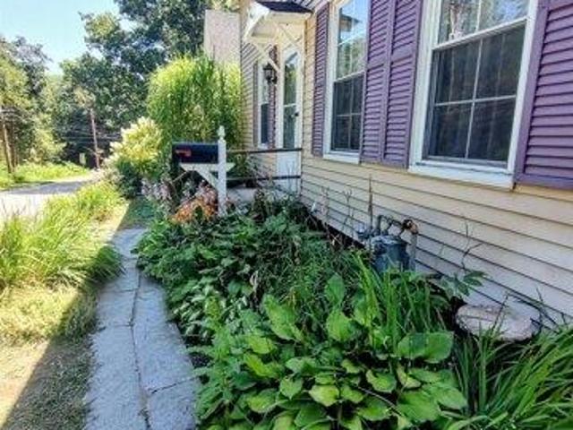 house with 3 bedroom, Concord NH ES105095199