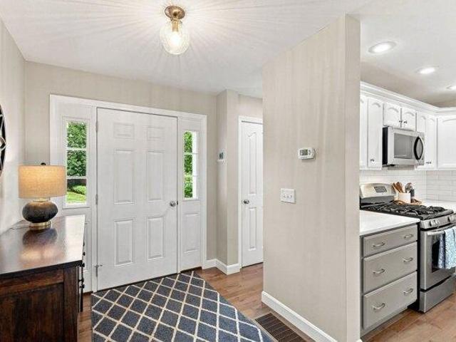 house with 3 bedroom, Concord NH ES105124262