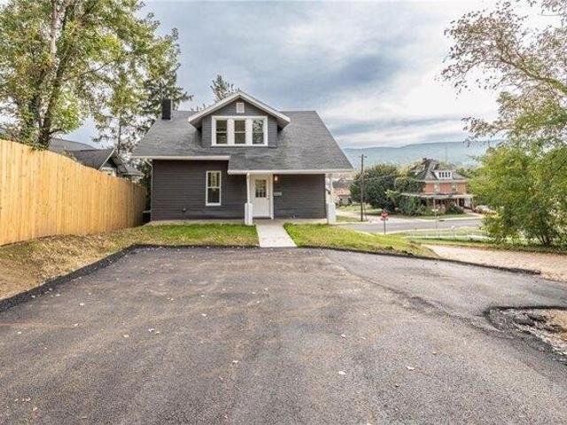 house with 3 bedroom, Connellsville PA ES104906367