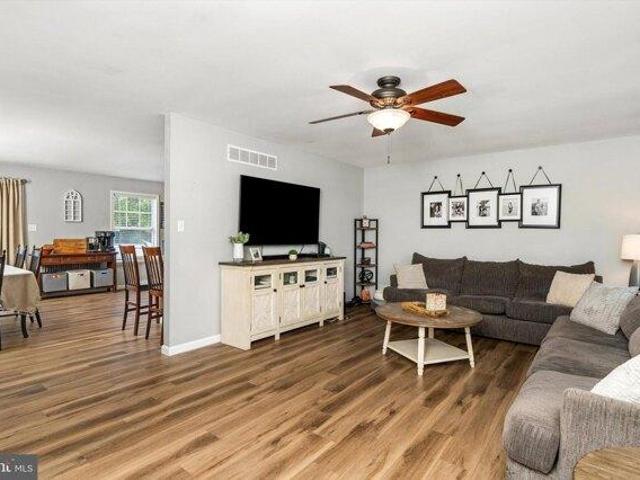 house with 3 bedroom, Cookstown NJ ES105207546
