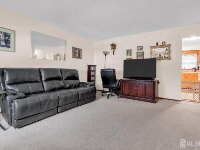 house with 3 bedroom, Colonia NJ ES104295874