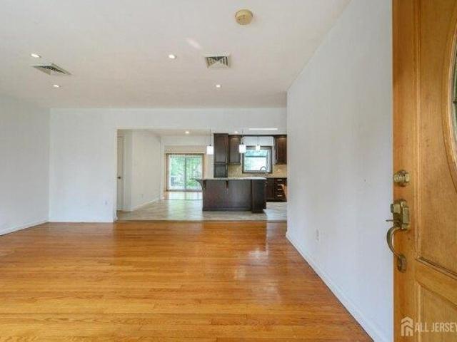 house with 3 bedroom, Colonia NJ ES104352602