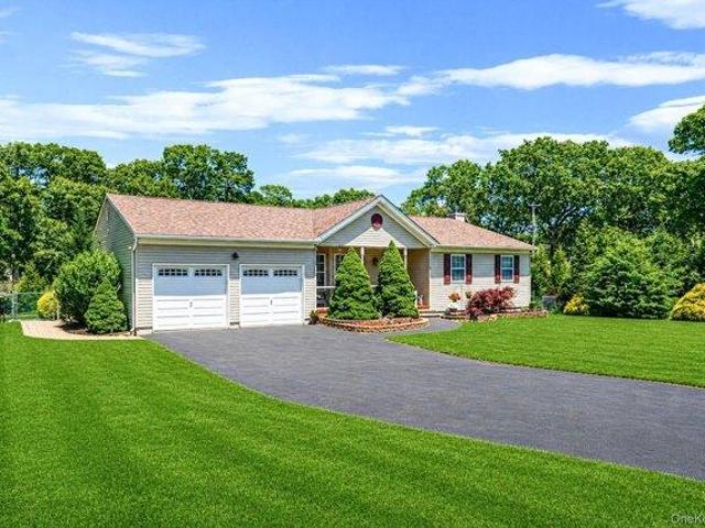 house with 3 bedroom, Coram NY ES103625757