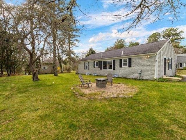 house with 3 bedroom, Cotuit MA ES105158533