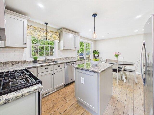 house with 3 bedroom, Coventry RI ES103431467
