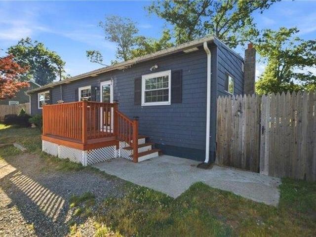 house with 3 bedroom, Coventry RI ES105144818