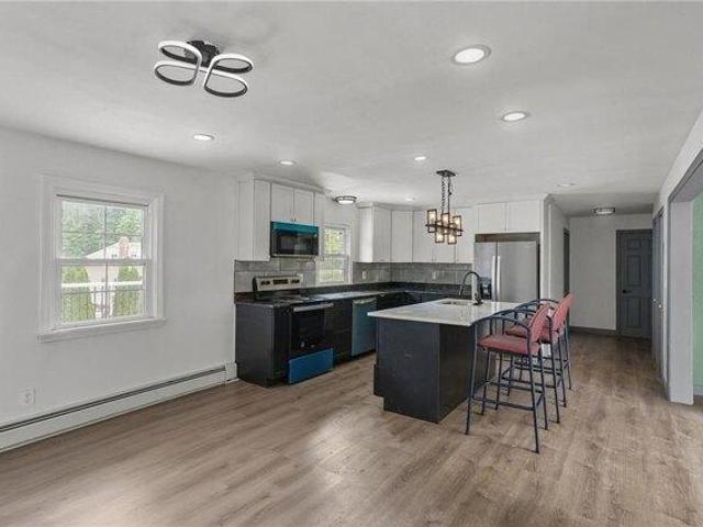 house with 3 bedroom, Coventry RI ES105193399