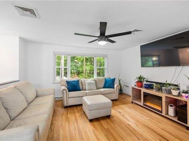 house with 3 bedroom, Coventry RI ES105122527