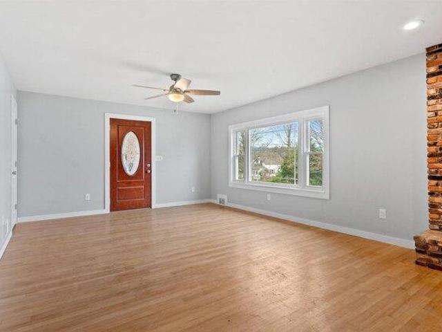 house with 3 bedroom, Claremont NH ES103072050