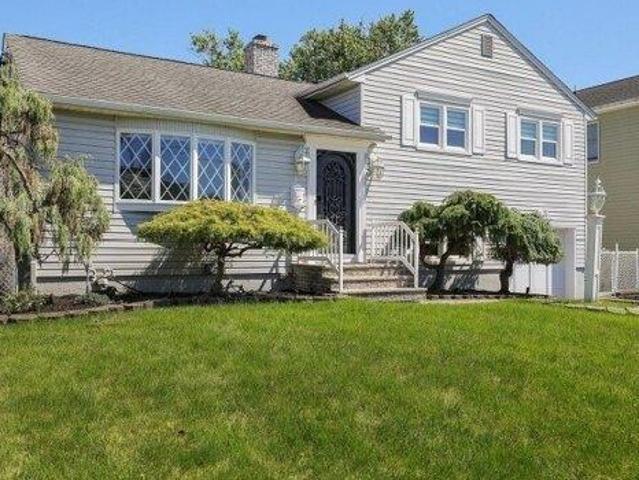 house with 3 bedroom, Clark NJ ES104511694