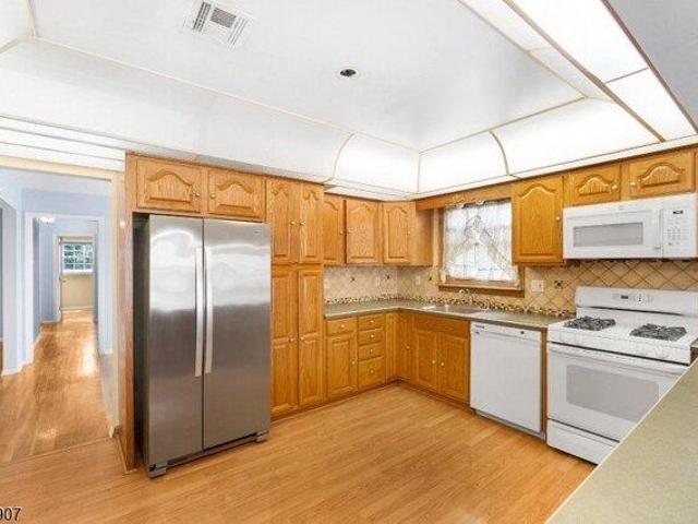 house with 3 bedroom, Clark NJ ES104809314