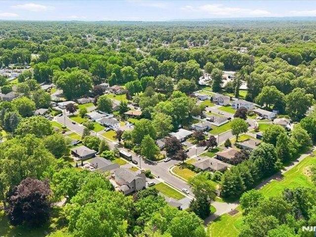 house with 3 bedroom, Clark NJ ES105174277
