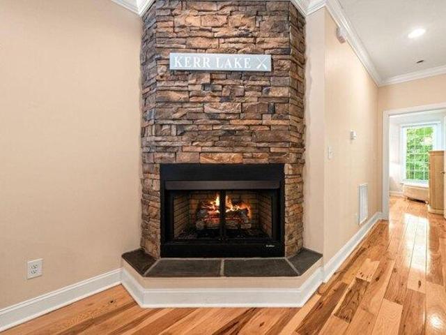 house with 3 bedroom, Clarksville VA ES103625483