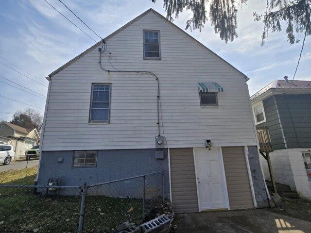 house with 3 bedroom, Clarksburg WV ES88963191