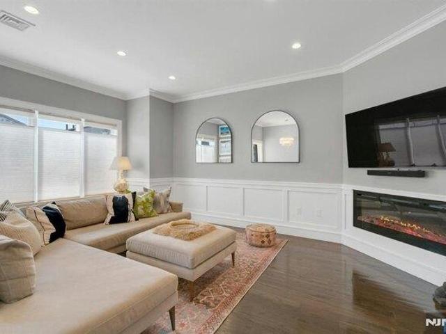 house with 3 bedroom, Cliffside Park NJ DLS101633385