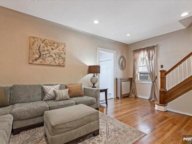house with 3 bedroom, Cliffside Park NJ DS102723897