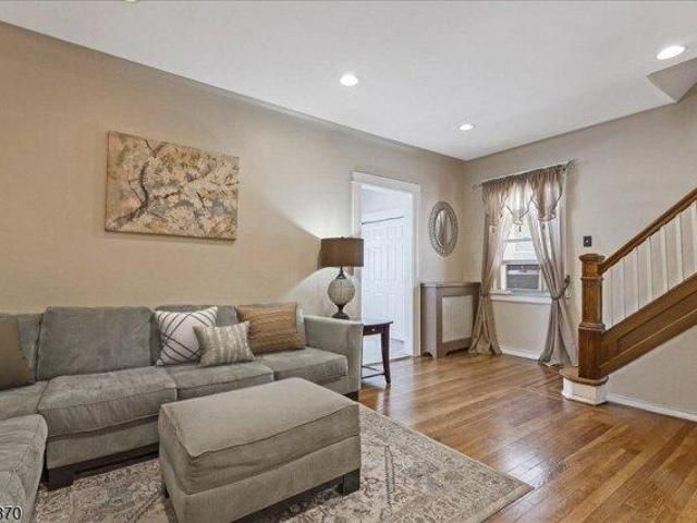 house with 3 bedroom, Cliffside Park NJ DS103158450