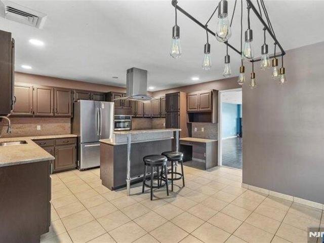 house with 3 bedroom, Cliffside Park NJ DS104113838