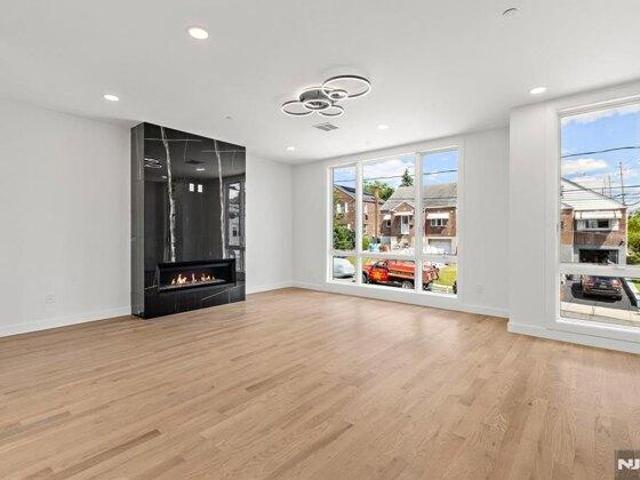 house with 3 bedroom, Cliffside Park NJ DS104375756