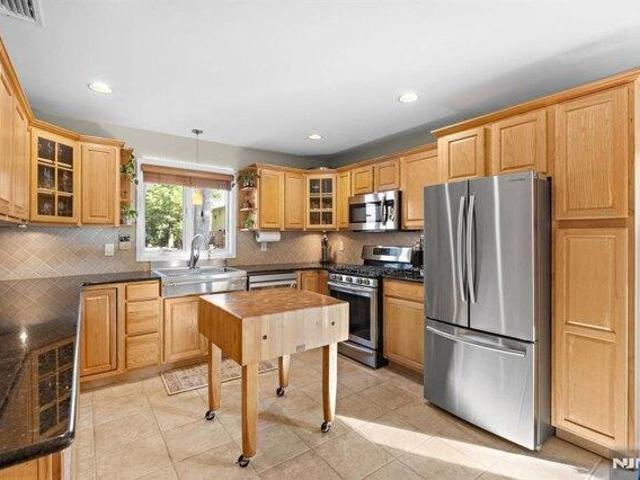 house with 3 bedroom, Cliffside Park NJ ES104114472