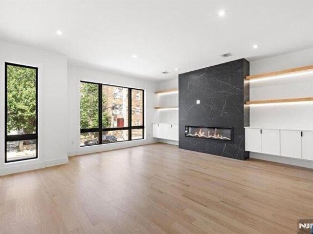 house with 3 bedroom, Cliffside Park NJ ES104570991