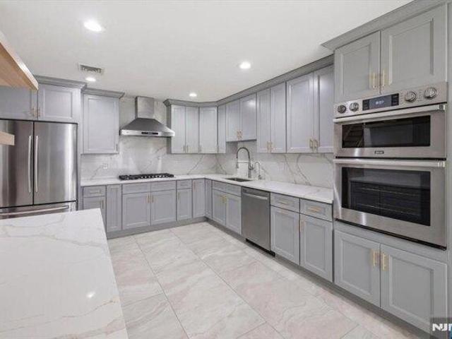 house with 3 bedroom, Cliffside Park NJ ES104649682
