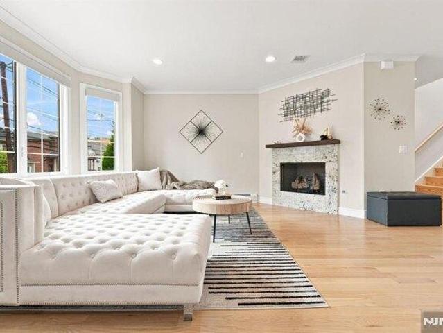 house with 3 bedroom, Cliffside Park NJ ES105126211