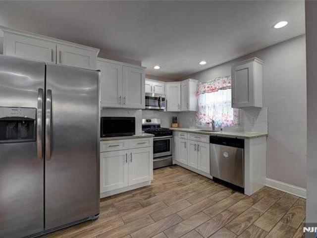 house with 3 bedroom, Clifton NJ DLS100621014