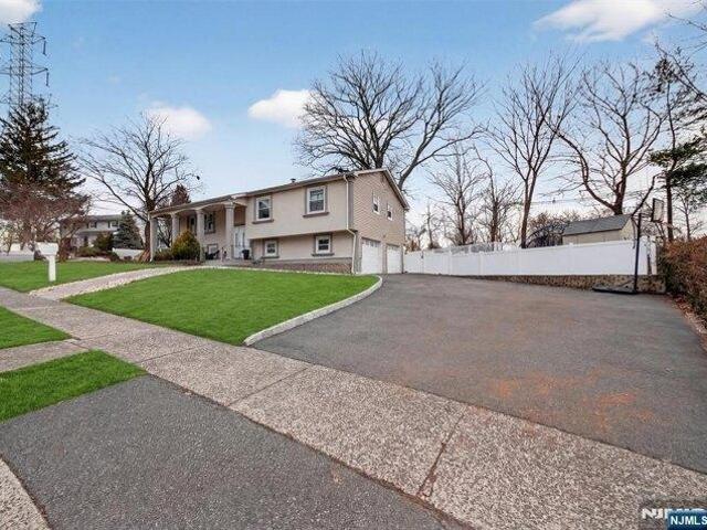 house with 3 bedroom, Clifton NJ DLS102029769