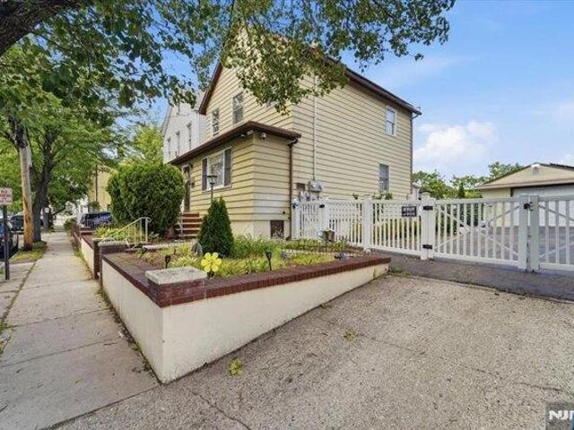 house with 3 bedroom, Clifton NJ DS104300049
