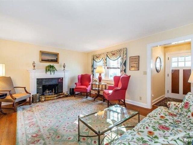 house with 3 bedroom, Clifton NJ ES104189971