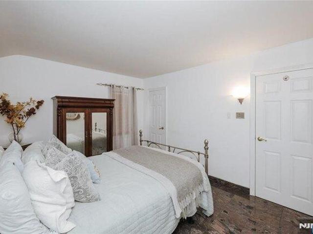 house with 3 bedroom, Clifton NJ ES104266148