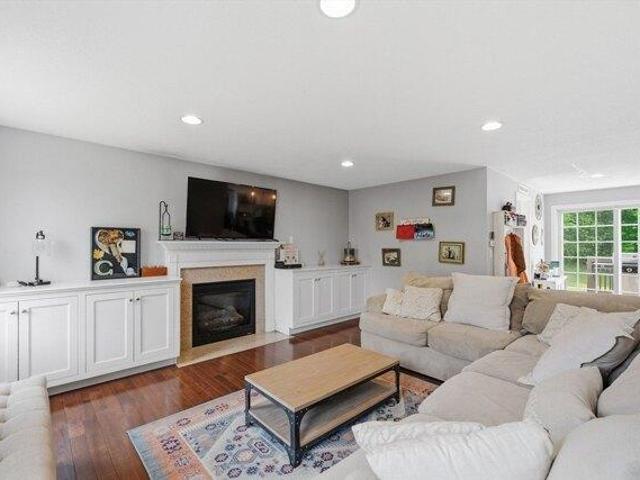 house with 3 bedroom, Clinton MA DLS102922855
