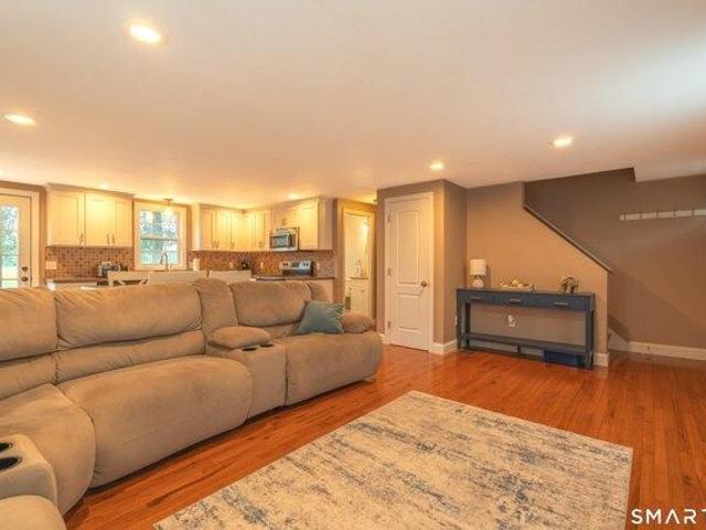 house with 3 bedroom, Cromwell CT ES104264920