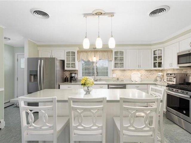 house with 3 bedroom, Cranston RI DLS102445894