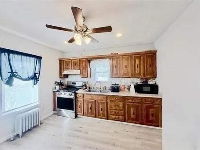 house with 3 bedroom, Cranston RI DLS102477482
