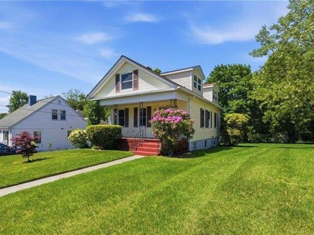 house with 3 bedroom, Cranston RI DLS103035523
