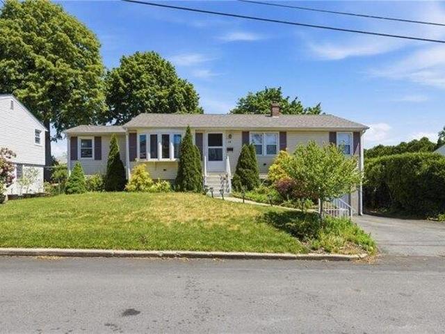 house with 3 bedroom, Cranston RI DLS103035953