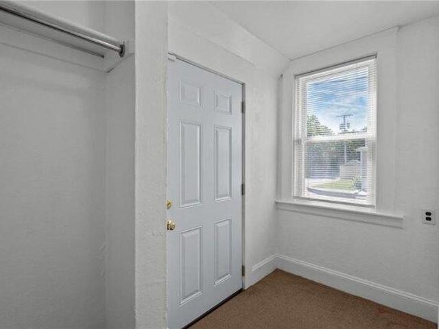 house with 3 bedroom, Cranston RI DLS103036926