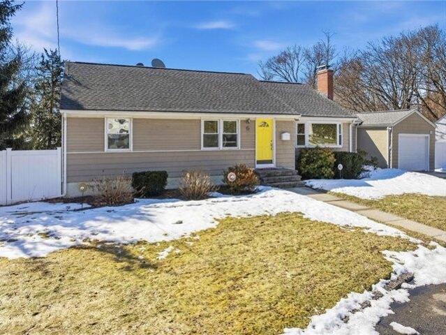 house with 3 bedroom, Cranston RI DS102213367