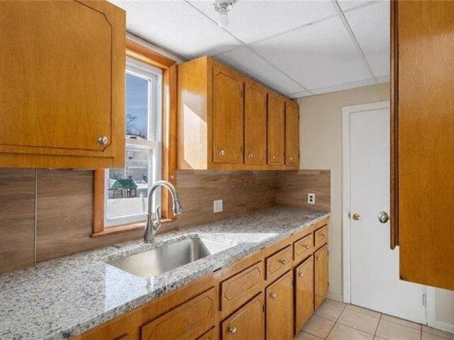 house with 3 bedroom, Cranston RI DS102479435