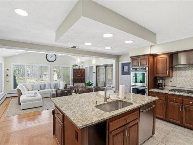 house with 3 bedroom, Cranston RI DS102595105