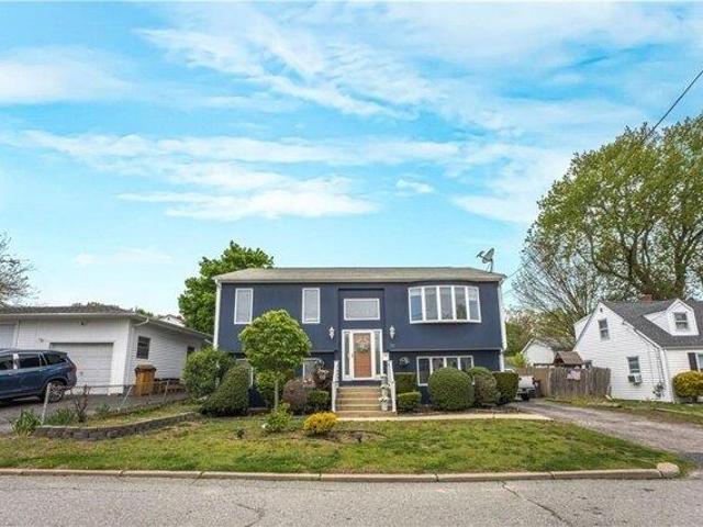 house with 3 bedroom, Cranston RI DS102633436
