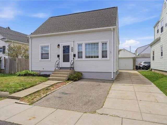 house with 3 bedroom, Cranston RI DS102634852