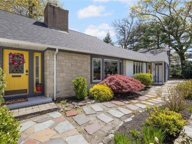 house with 3 bedroom, Cranston RI DS102707756