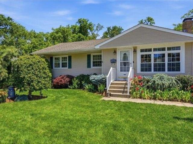 house with 3 bedroom, Cranston RI DS103889287