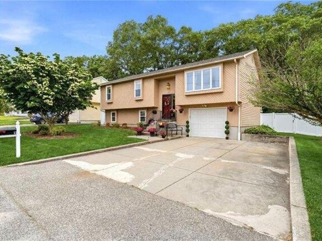 house with 3 bedroom, Cranston RI DS104113420