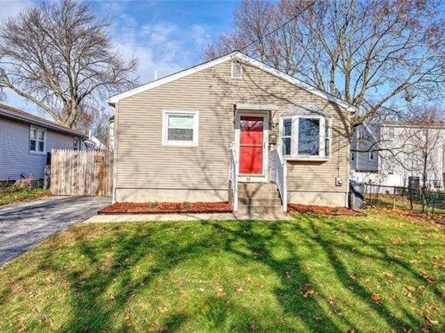 house with 3 bedroom, Cranston RI DS104352140