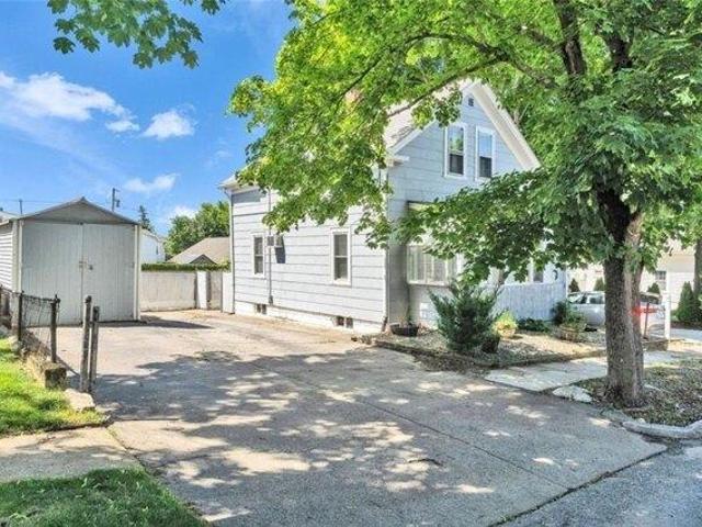 house with 3 bedroom, Cranston RI DS104329401